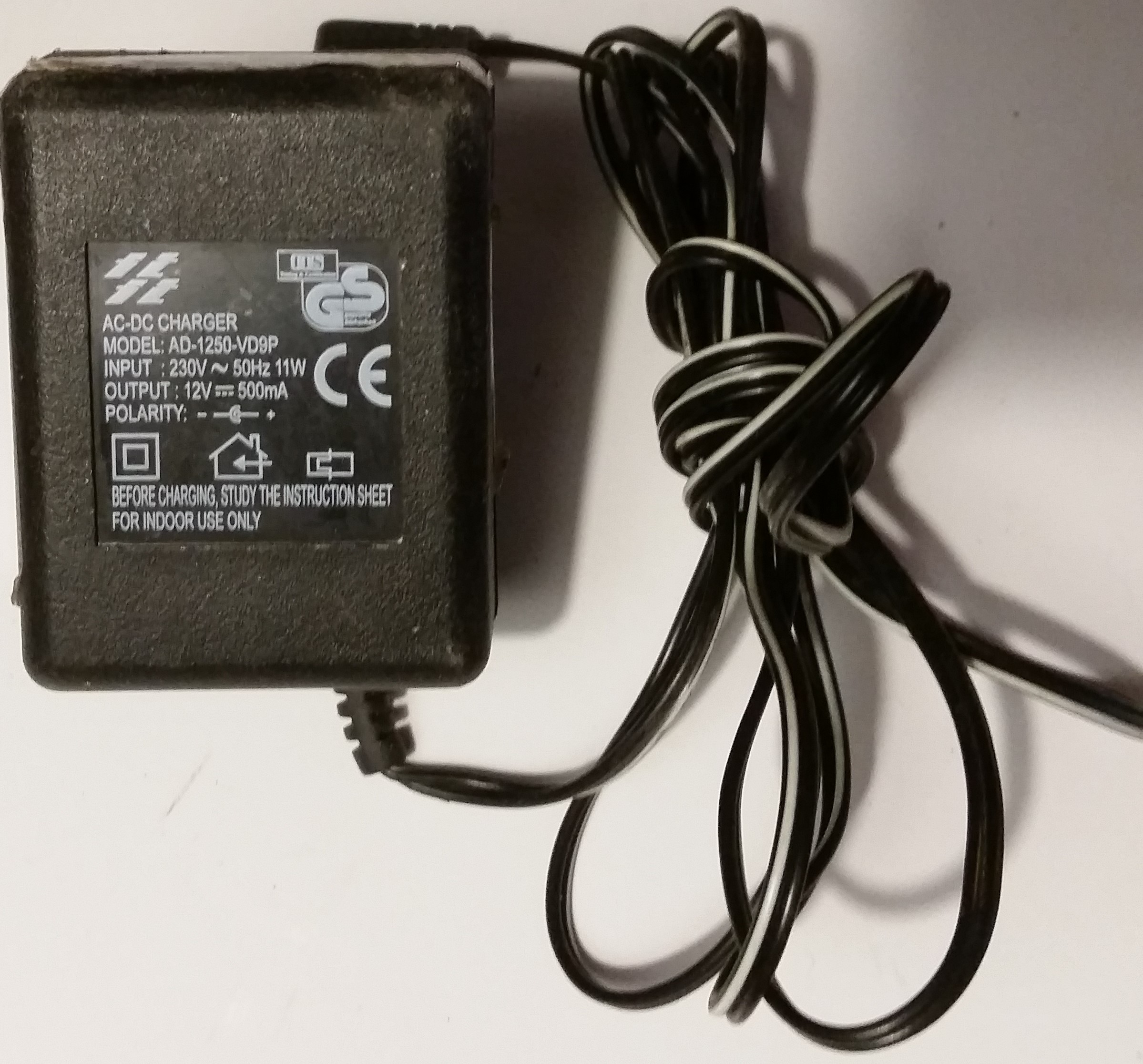 Vareza AC DC CHARGER MODEL AD 1250 VD9P INPUT 230V 50Hz 11W OUTPUT Vareza AC DC CHARGER MODEL AD 1250 VD9P INPUT 230V 50Hz 11W OUTPUT